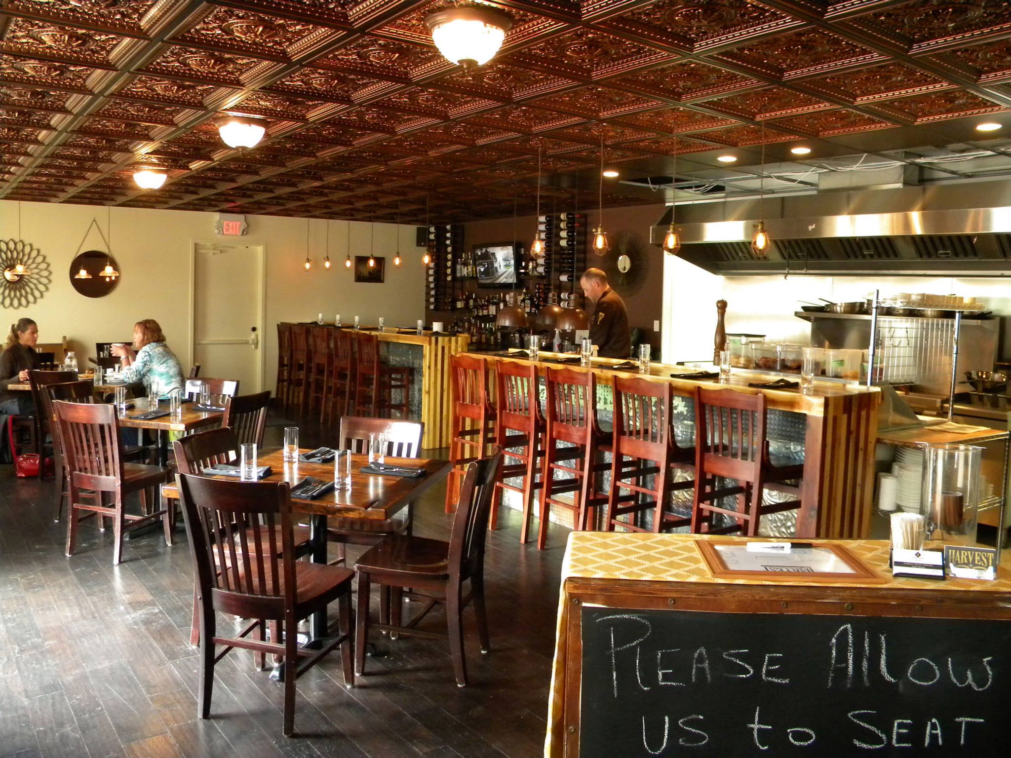 Reclaimed Wood Furniture | Restaurant Tables | HD Threshing